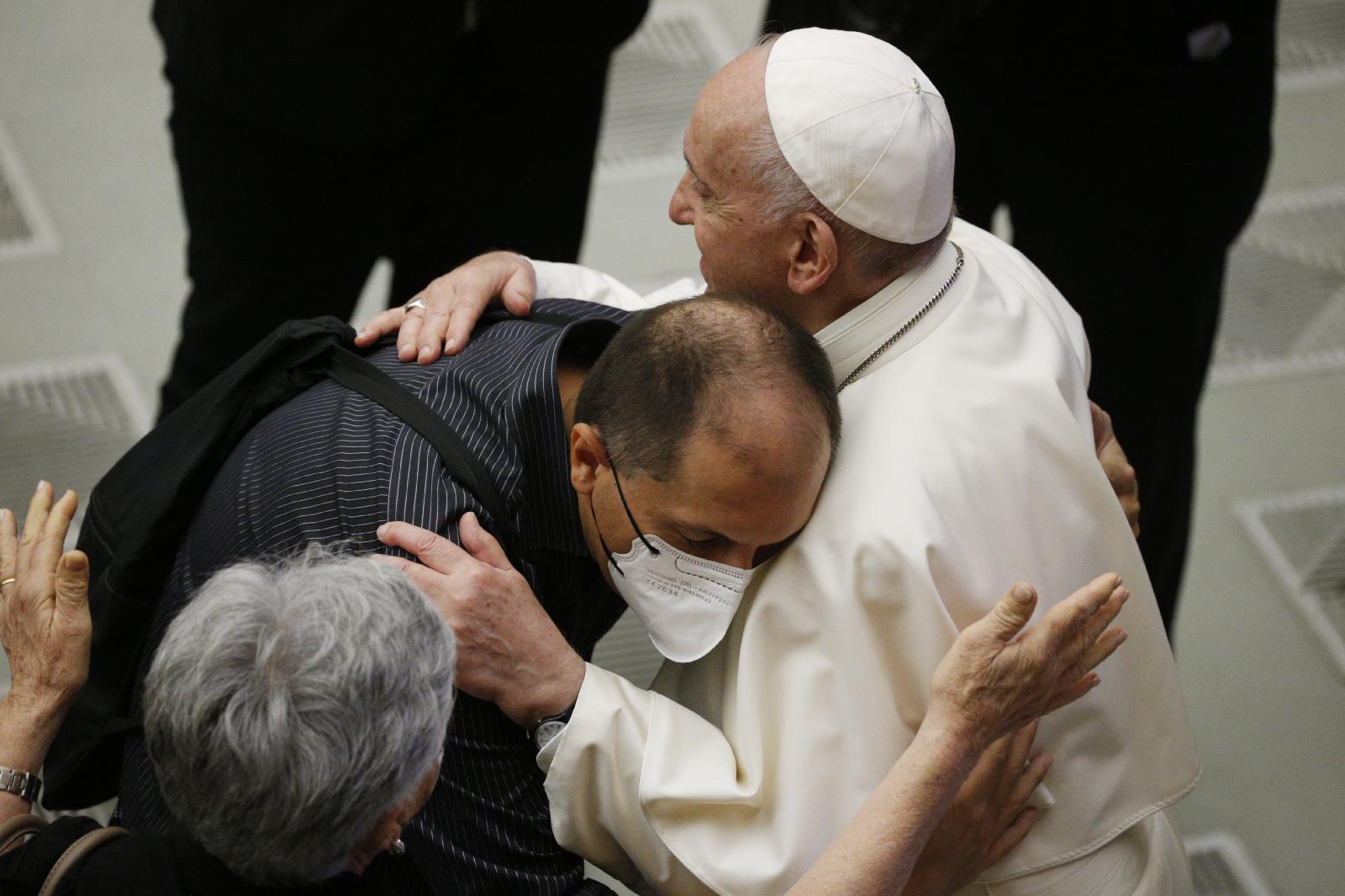 Central Europe trip was about honoring roots, moving forward, pope says ...