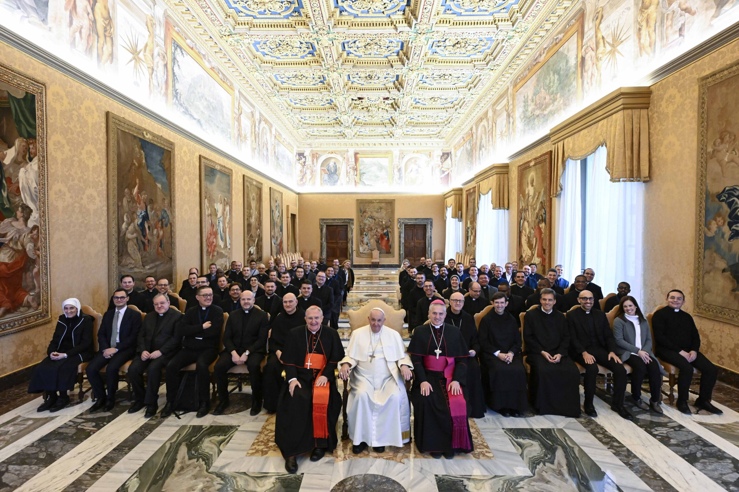 Long homilies are 'a disaster,' keep it under 10 minutes, pope says ...