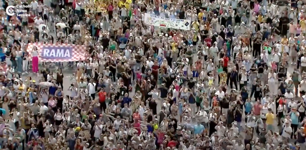 Pope: Bear witness to God's love - The Leaven Catholic Newspaper