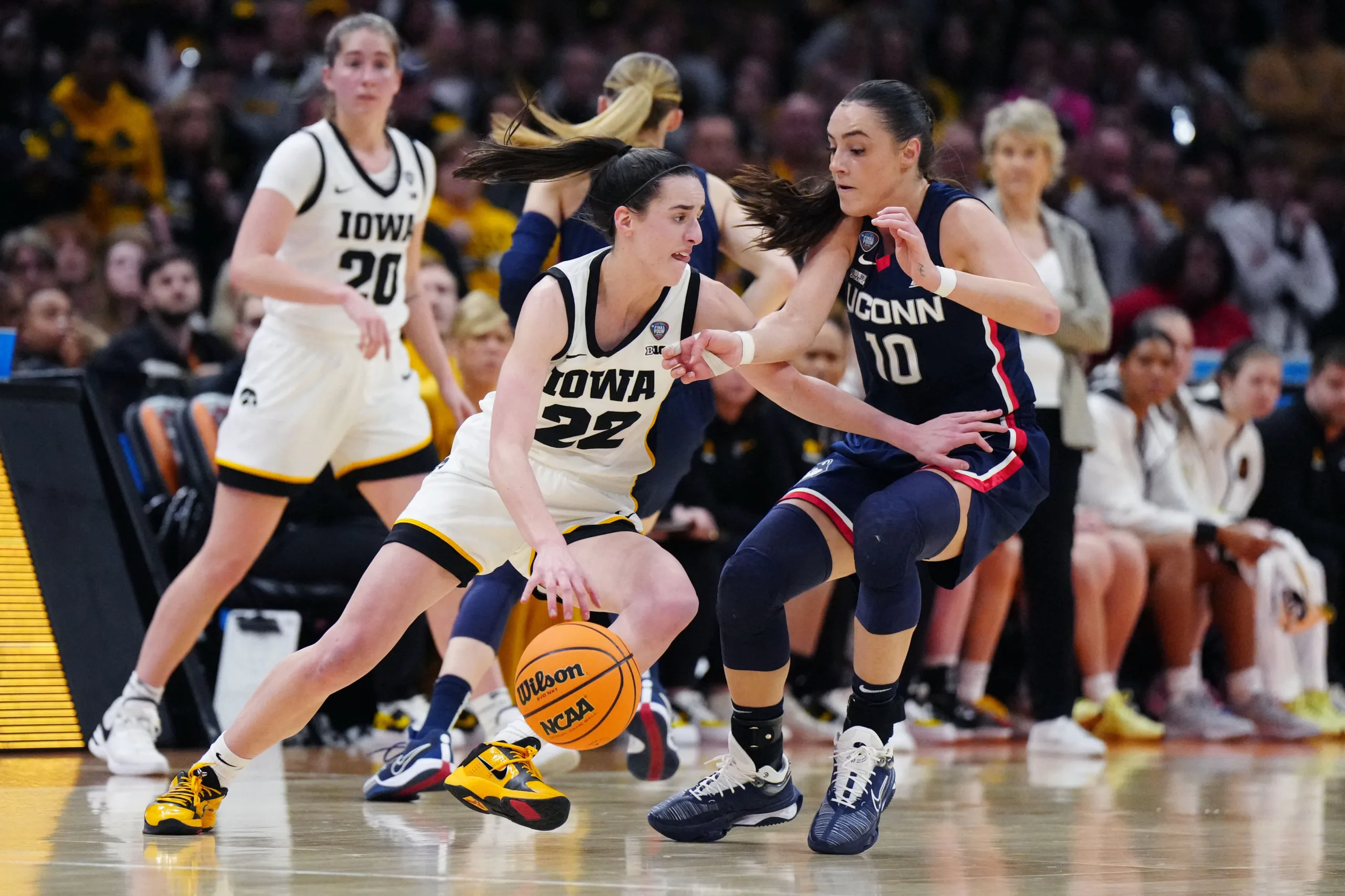 Caitlin Clark has the world by her fingertips': Iowa Hawkeyes ...