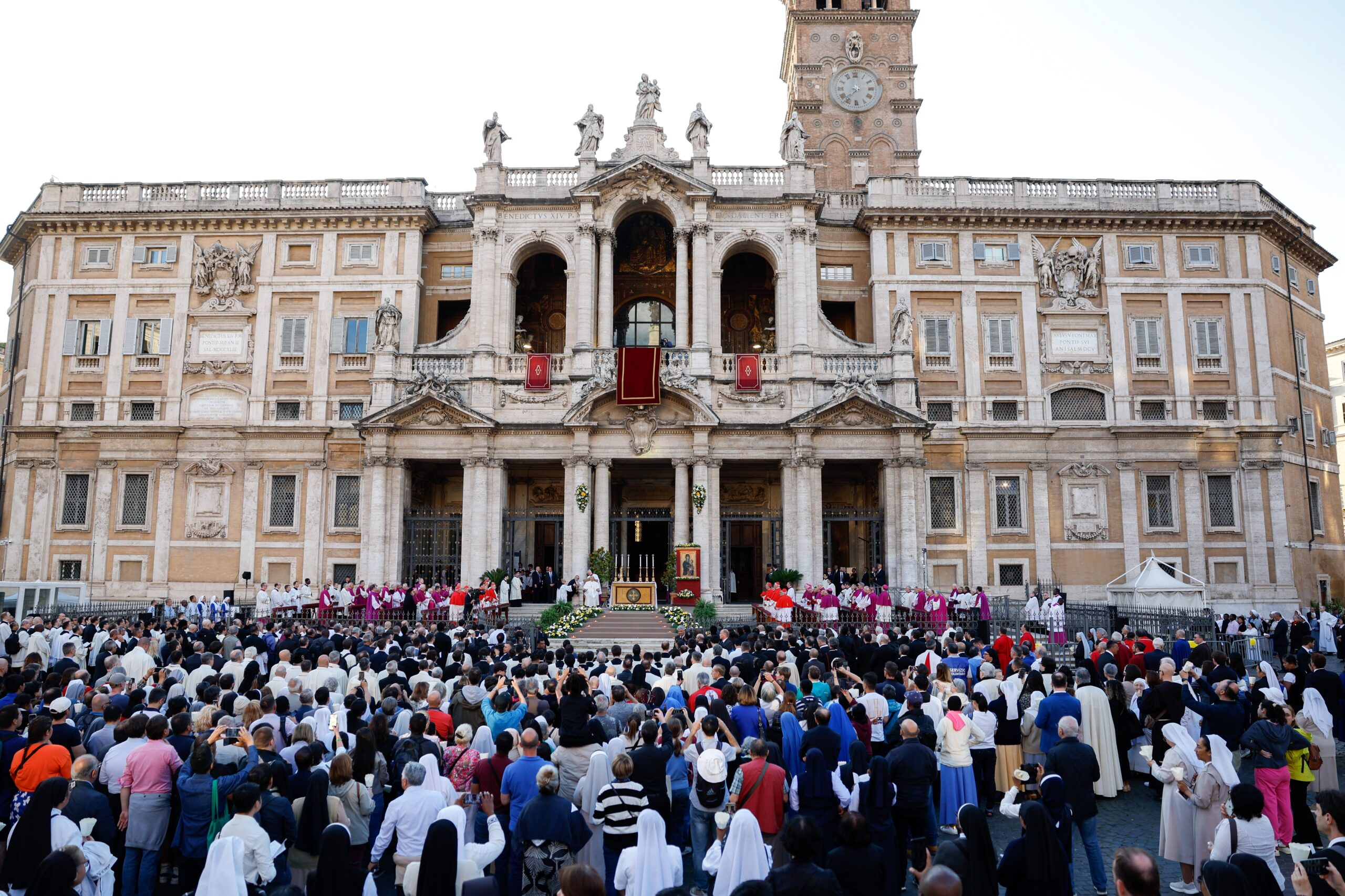 Corpus Christi procession is not sign of pride but invitation, pope ...