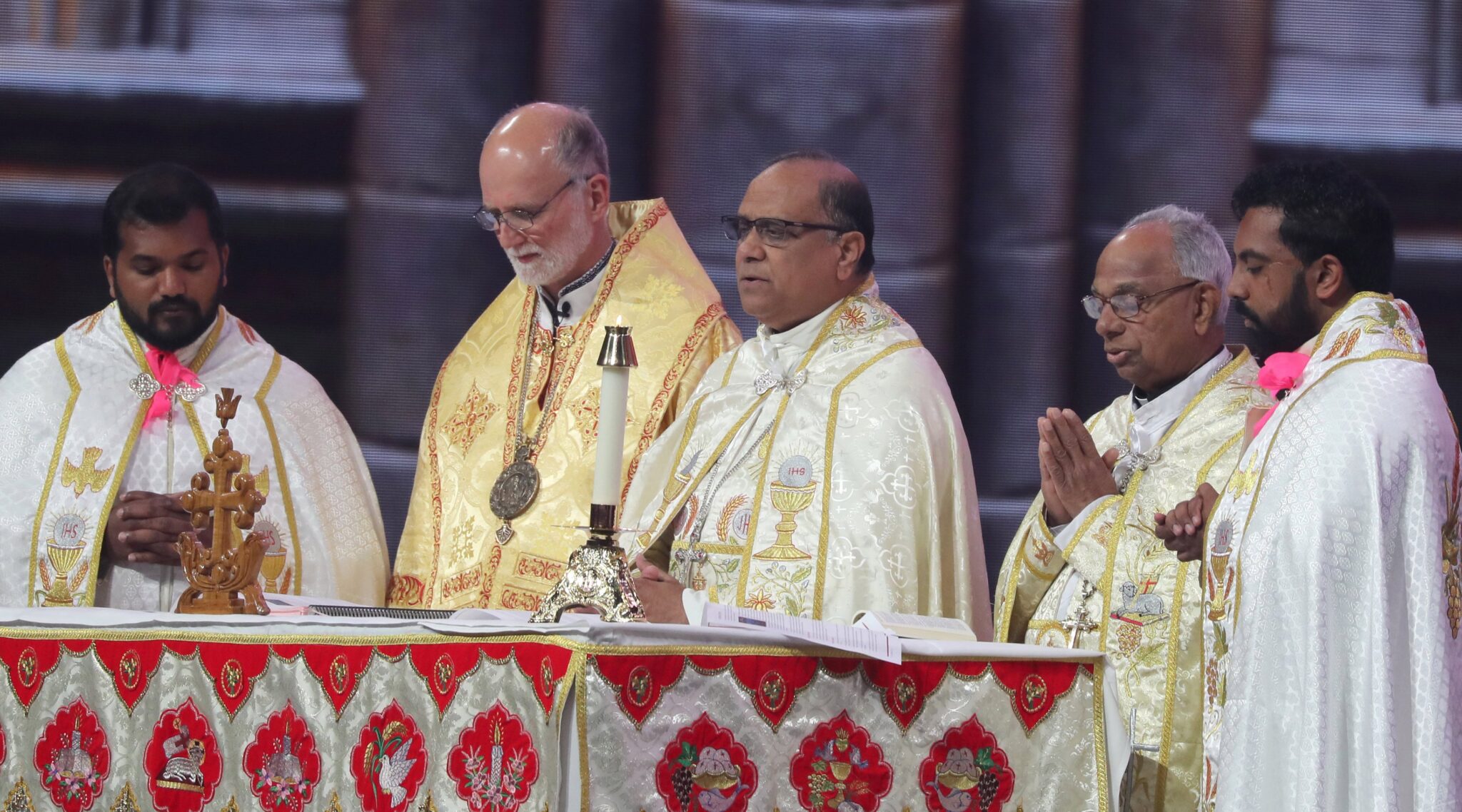 Thousands discover 'beautiful diversity' around the Eucharist at ...
