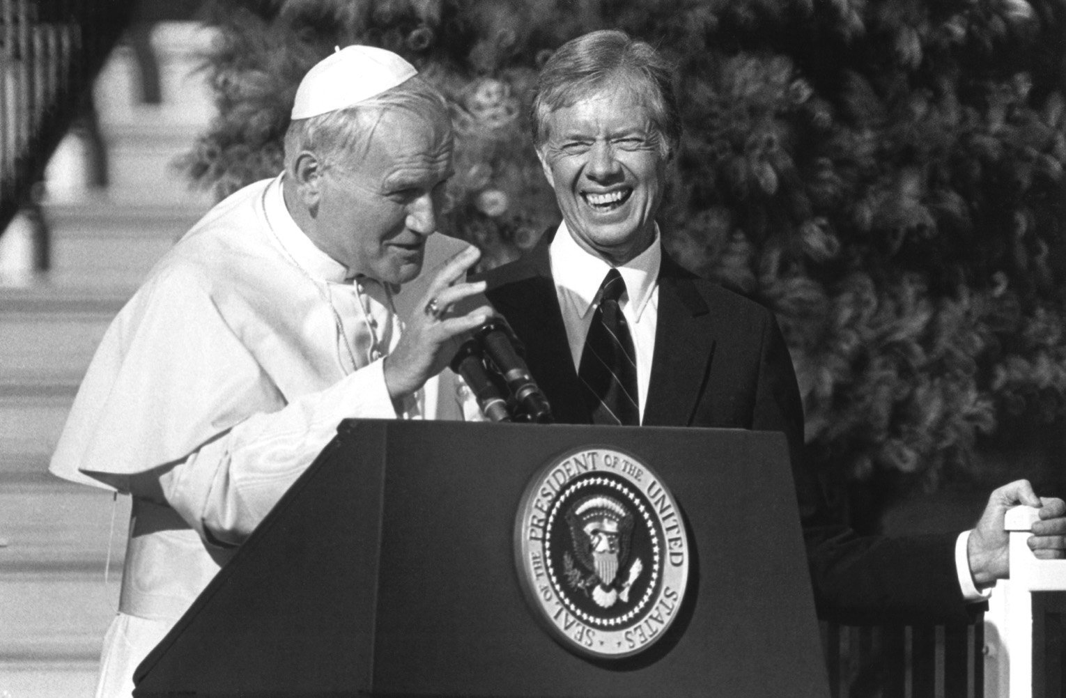 Jimmy Carter, first president to host a pope at the White House, dies ...
