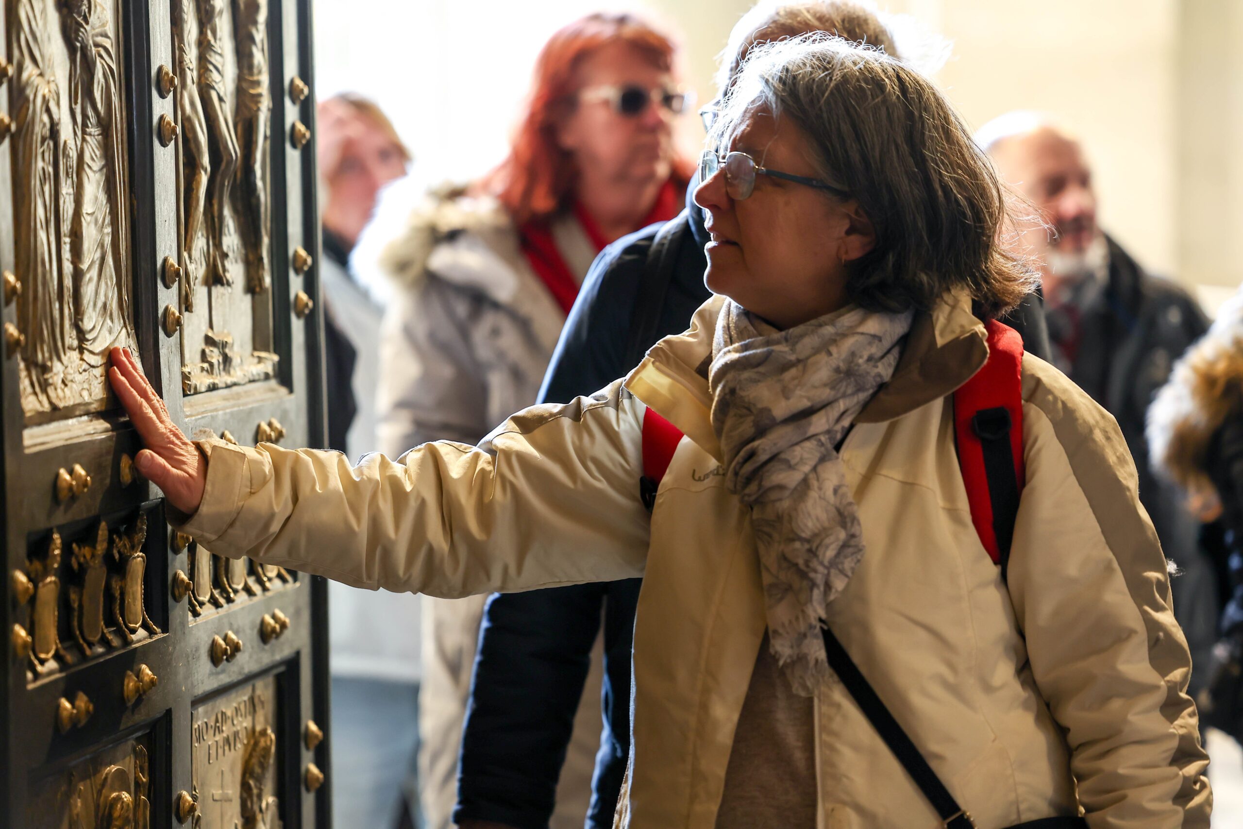 St. Peter's Holy Door sees more than half million pilgrims in two weeks ...