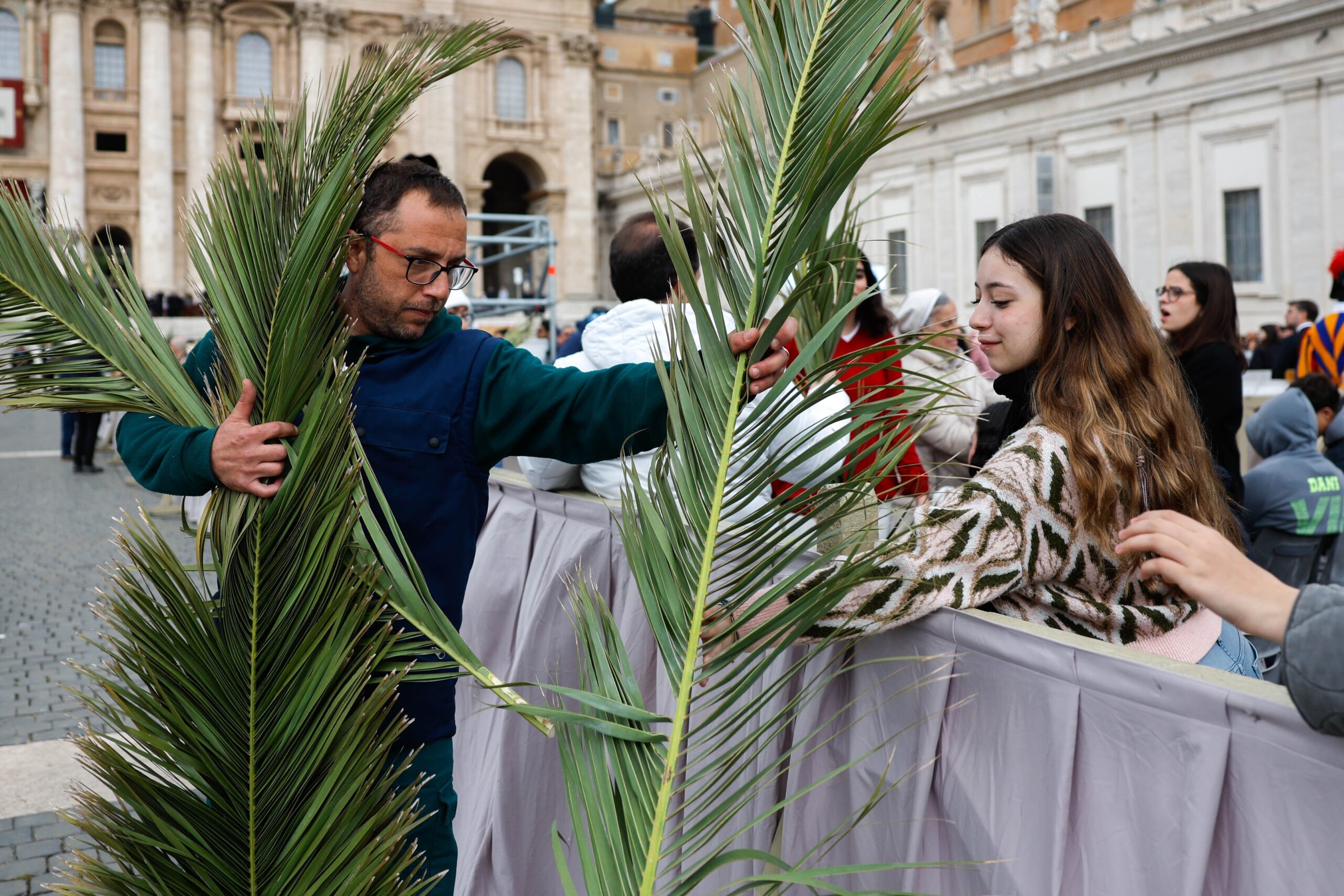 Not knowing pope's role, Vatican publishes Holy Week, Easter schedule ...