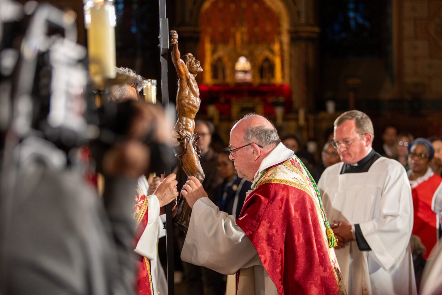 Pilgrims venerating 'holy tunic' of Jesus in France pray for cardinals ...