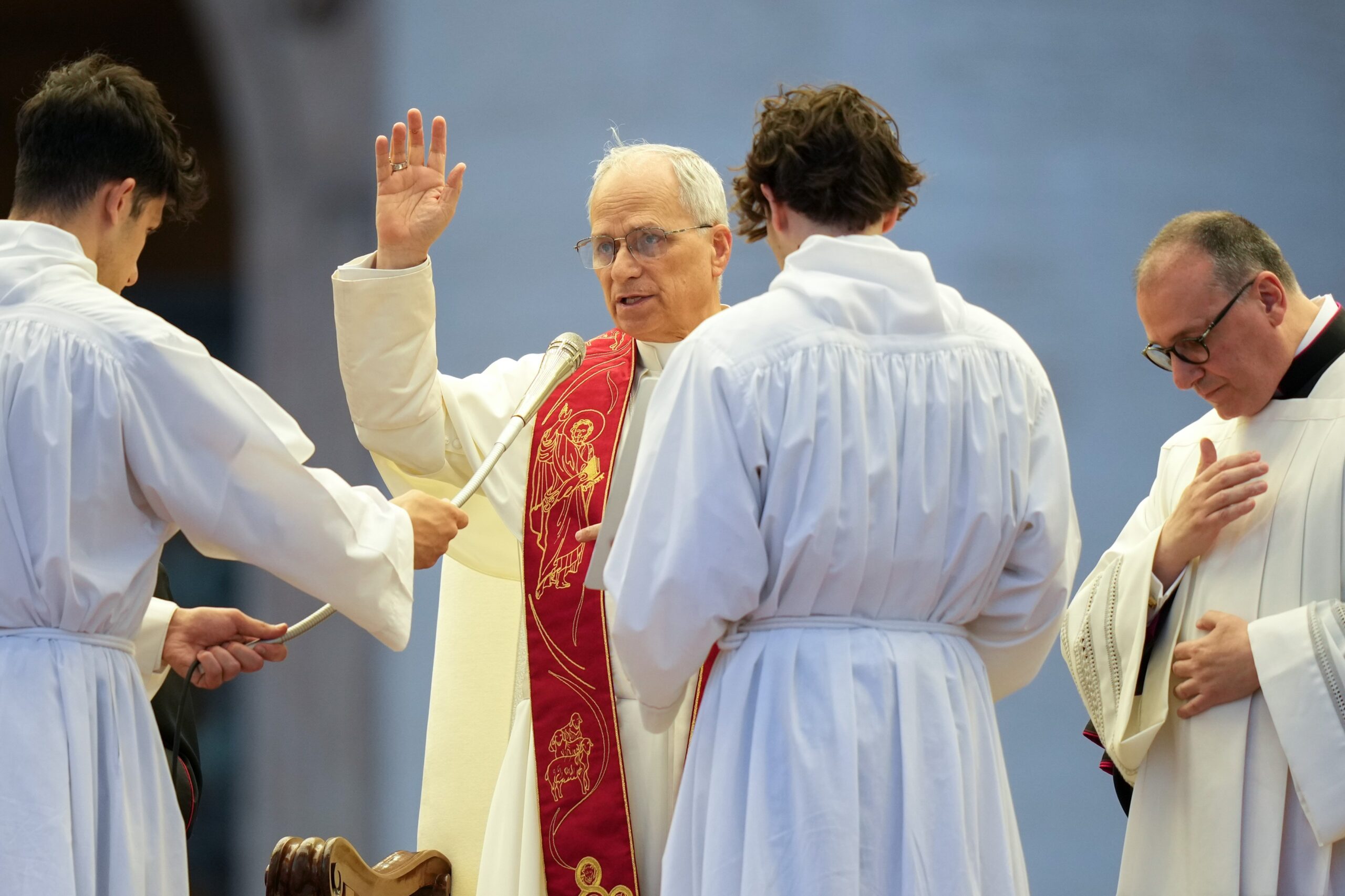 Holy Spirit fosters unity, peace, justice, pope says at Pentecost vigil ...